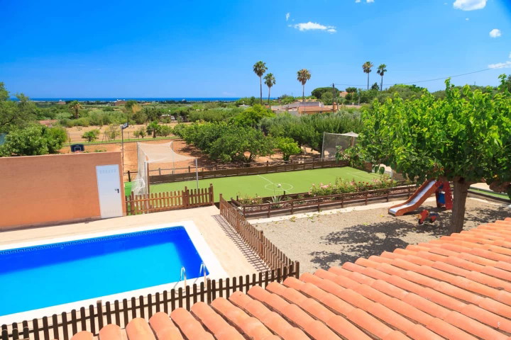 Villa Con Piscina, Campo De Futbol, Petanca - Catalogne