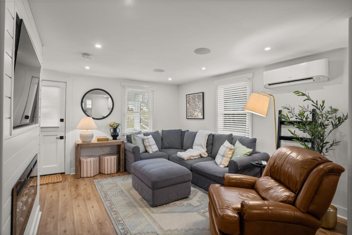 * Inviting Escape Bursting W/ Elegance & Style * - Towson, MD