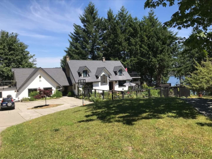 Douglas Beach House " Cottage" . - Salt Spring Island