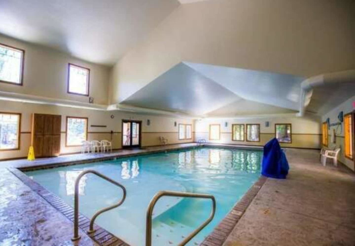 3 Bed Condo W/ Shared Hot Tub/pools/lake Access - Montana