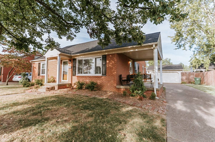 Bluegrass Meadow Sleeps 12 -Wheelchair Accessible - Owensboro, KY