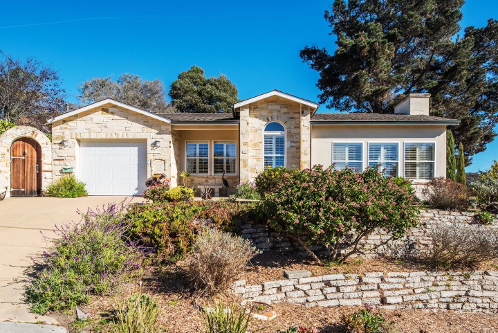 3485 Avalon By The Sea ~ Huge Gourmet Kitchen! - Monterey, CA