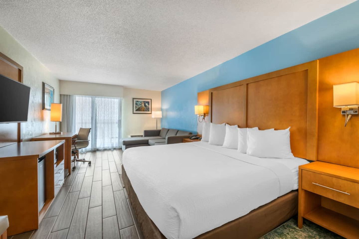 Ocean View Stay W/ Pool Near Ocean Walk | 4 Units - Daytona Beach, FL