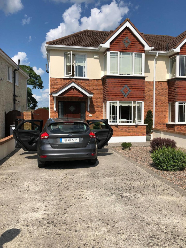 Entire 3 Bed House With On Site Parking - Kells