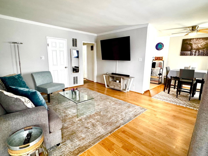Entire Spacious 2-bedroom Condo In Central Weho! - Hollywood, CA