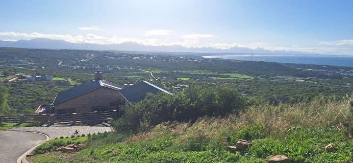 Island View, Beautiful Ocean & Mountain Scenery - Mossel Bay