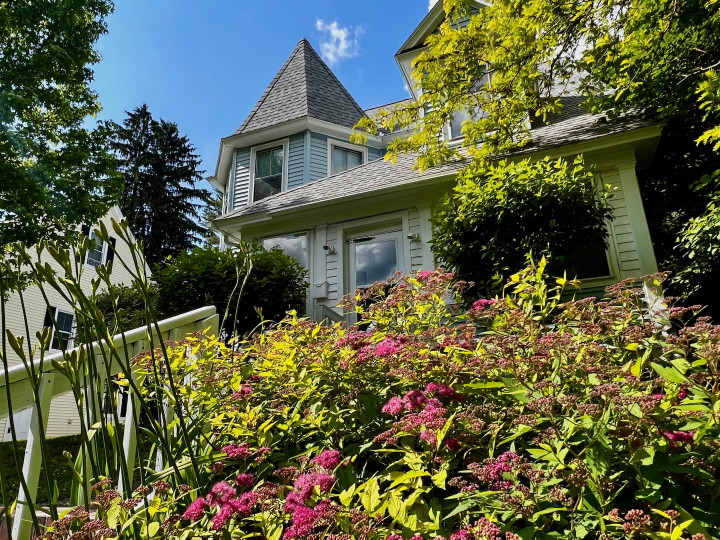 Sunny House In Downtown Lenox - Lenox, MA