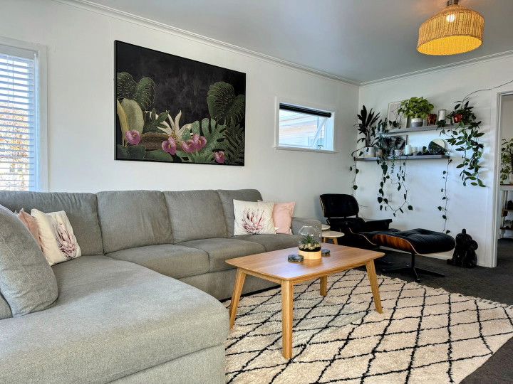 Stylish Suburban Retreat - Napier