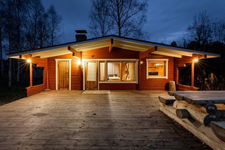 Aurora Riverfront Cabin Sauna & Hot Tub - Ivalo