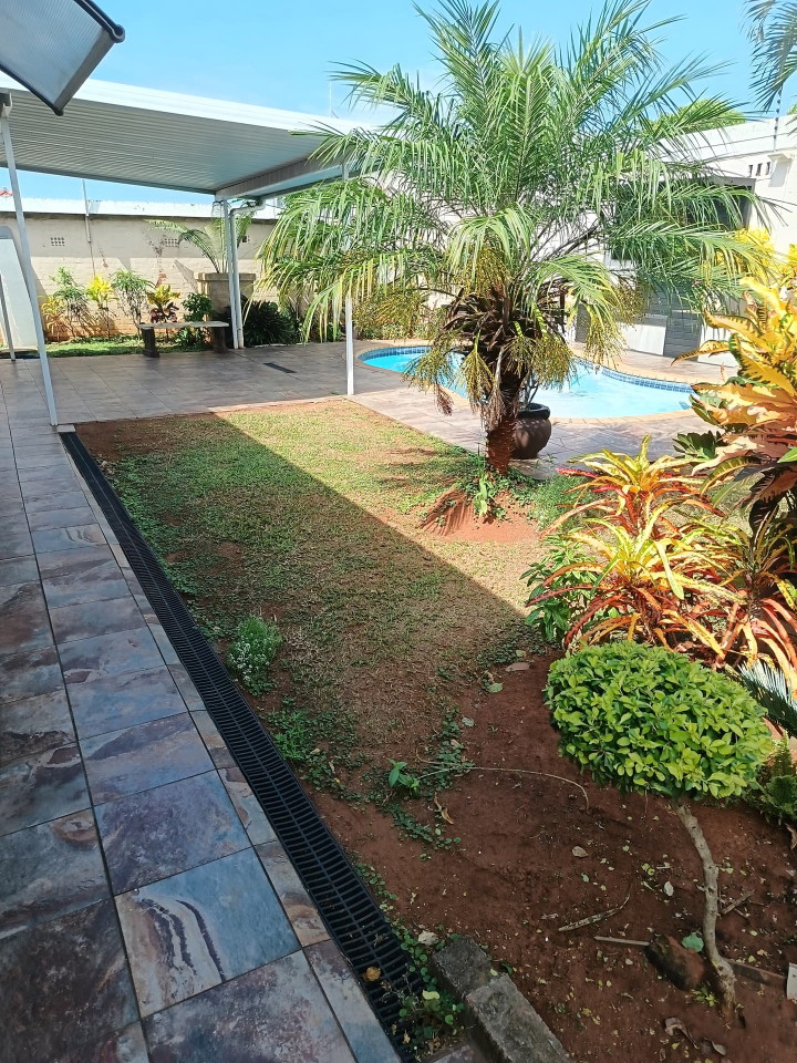 Mel's Place - Durban