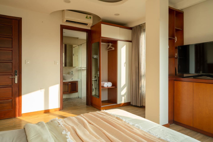 Nomad Mist - Central, Netflix & Free Laundry - China