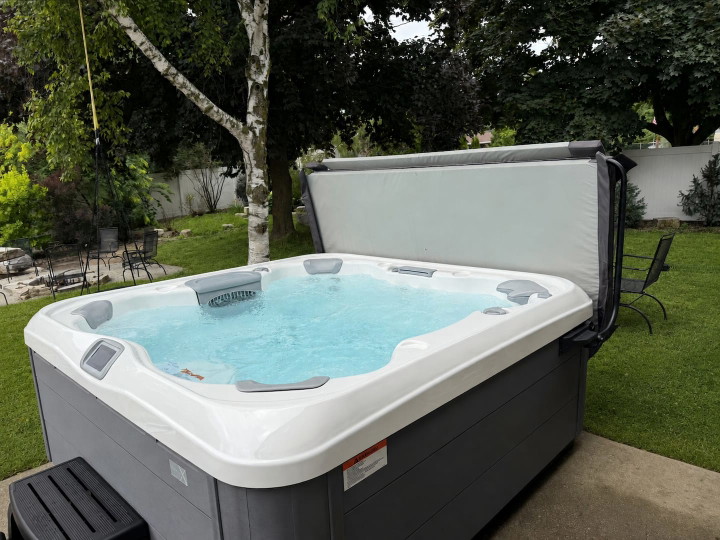 The Oasis! Arcades, Theater Room & Hot Tub - Sturgeon Bay, WI