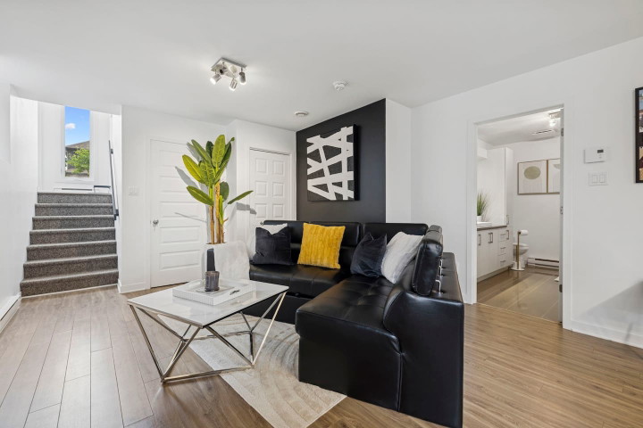 Modern 1br + Sofa Bed | Near Airport + Workspace - Laval, Canada