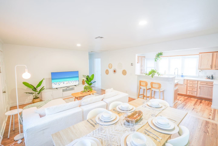 Bamboo Haven 2bd/1b W/ Patio+ Free Parking - West Palm Beach, FL