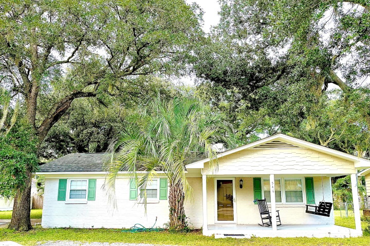 Downtown Marshwalk Cottage - South Carolina
