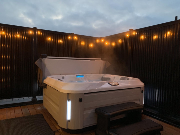 Modern Executive Townhome W/ Rooftop Hot Tub Oasis - Oakville