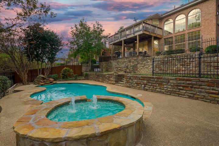 5br Oasis W/ Pool  Steps From Lake Ray&nbsp;Hubbard - Garland, TX