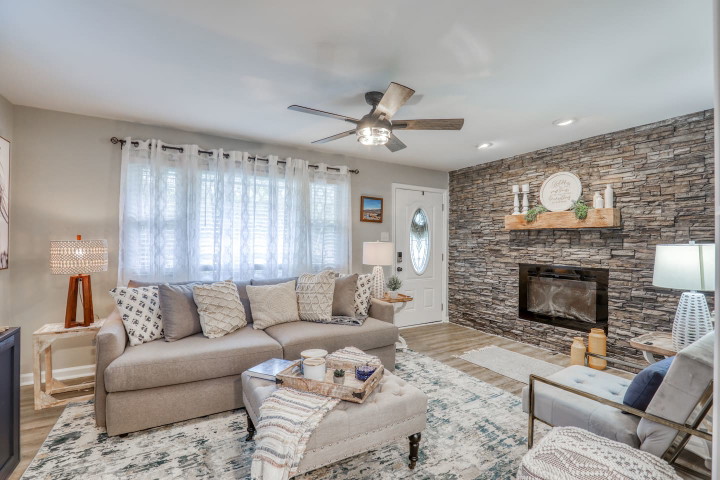 Shenandoah Riverfront Cottage! Hot Tub! Sleeps 4! - Front Royal, VA