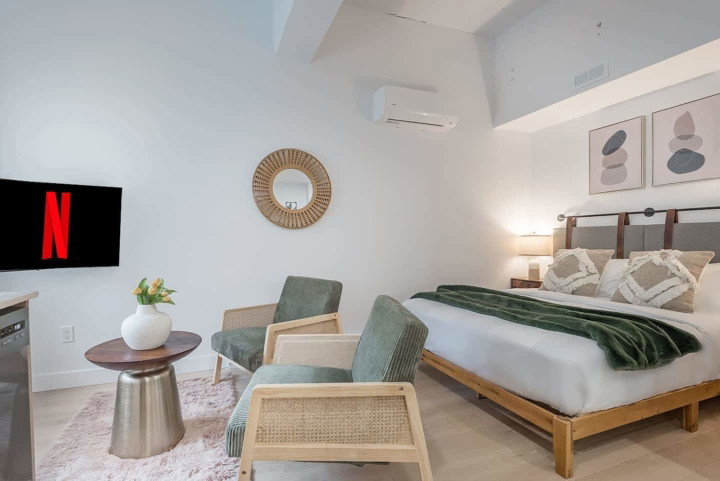 Corporate Den | Comfy Bed | Prime Location - Montreal
