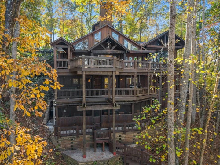 Privately Gated Luxury Lodge On Lake Lanier! - Dawsonville, GA