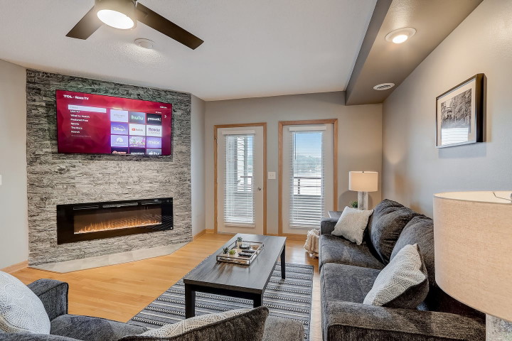 Wi Dells Lakeside Serenity Condo On Lake Delton - Lake Delton, WI