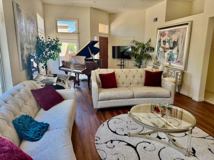 A Gem Retreat Awaits You! - Escondido, CA