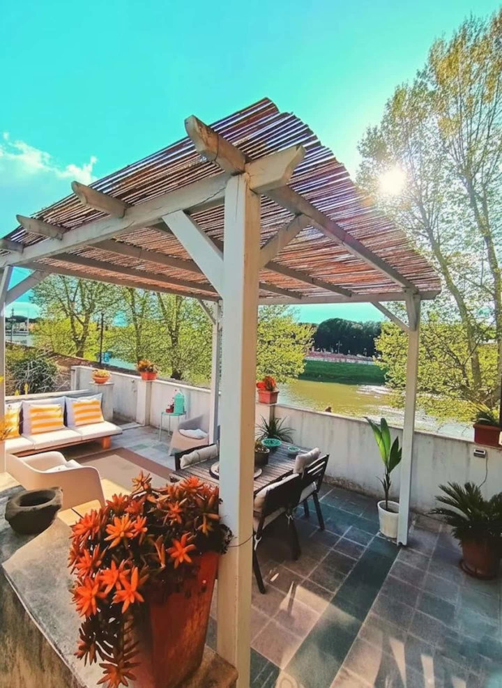Marzia's Terrace - Historic River Apartment - Pisa