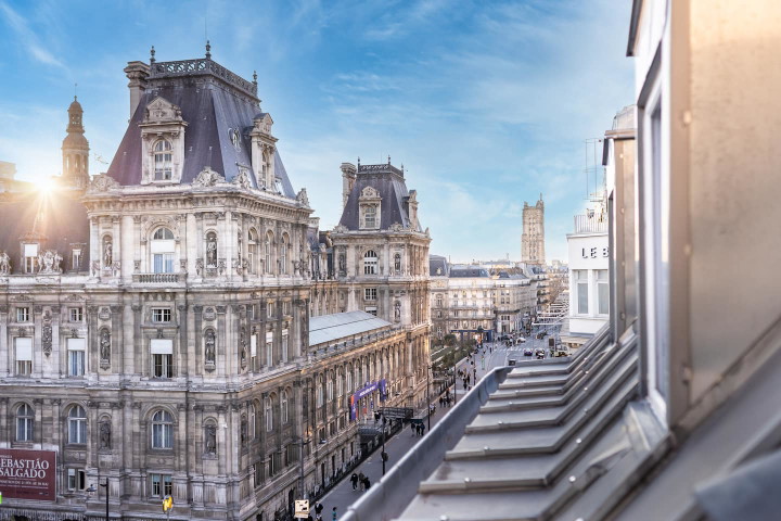 Breathtaking View Of The Hôtel De Ville・marais・facing Bhv - Paris