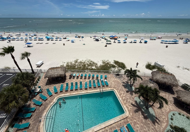 Beach Front Gulf View At Johns Pass Medeira Beach - Madeira Beach, FL