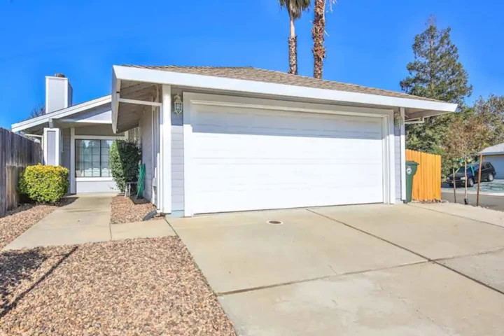 Elk Grove, Ca. Cozy Home With Garage - Elk Grove, CA