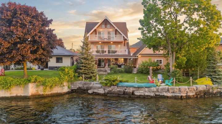 Bobcaygeon Waterfront Gem W/hot Tub & Bon Fire Pit - Bobcaygeon