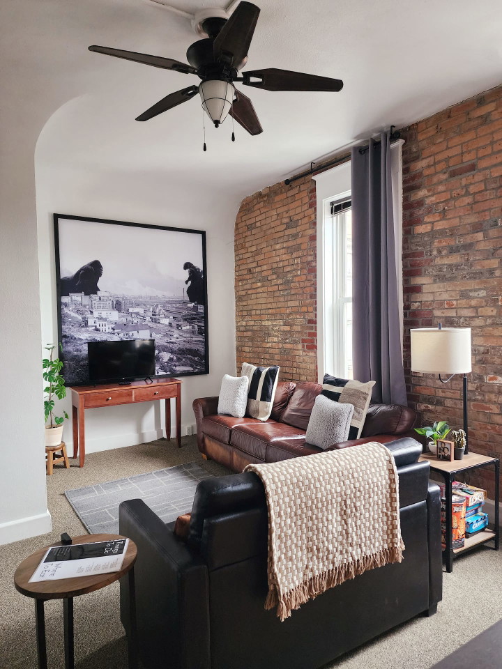 Vintage Brick Apt On Historic Square - Iowa