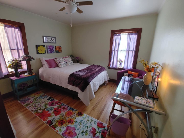 Colorful 2 Bedroom Home, Pet Friendly, No Pet Fees - Grand Junction, CO