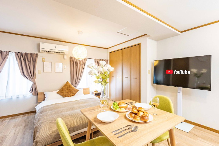 Tomoya's Apartment: 5-minute Walk To Jr Namba Station, Within 10 Minutes On Foot To Dotonbori, Along The Dotonbori River, Double Bed. - Umeda