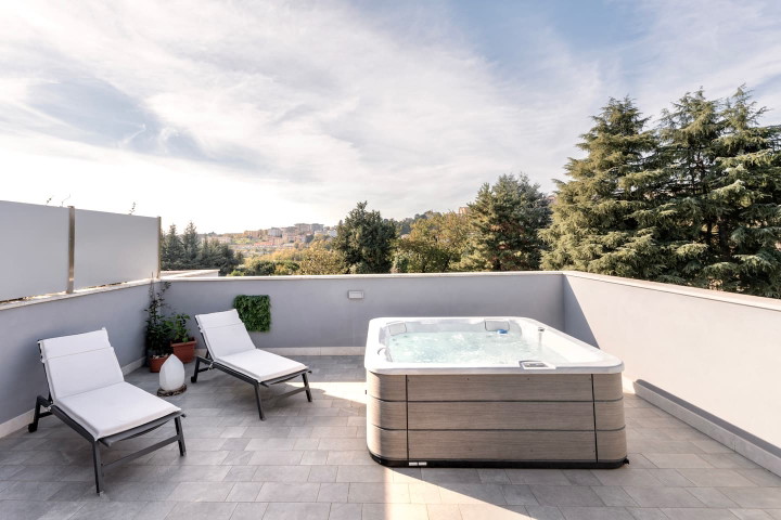 Penthouse + Jacuzzi (Panoramic View) Near Rome. - Italy