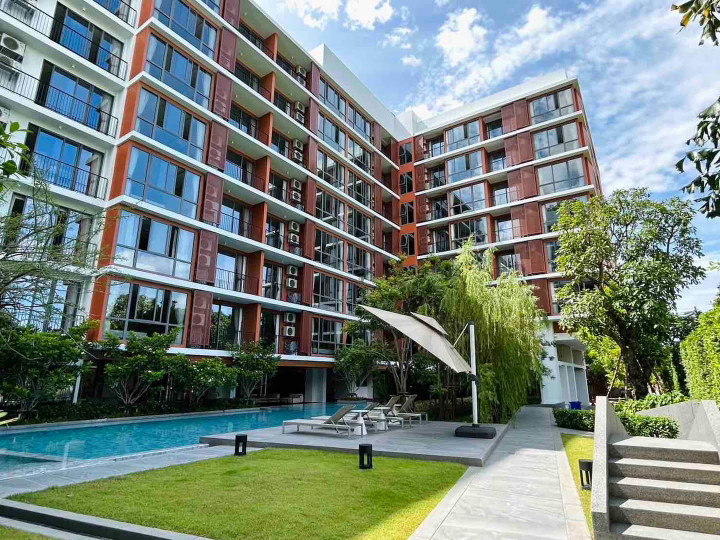 * Bangkok Sukhumvit Ekkamai/bts/shuttle Bus - Bangkok