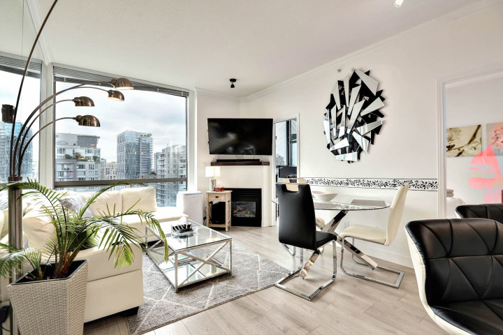 Luxury Two Bedroom Condo In The Heart Of Yaletown - Vancouver