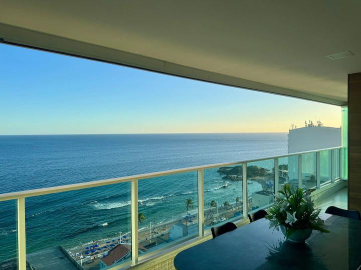 Apartamento Alto Padrão Na Barra Com Vista Mar - Brazil