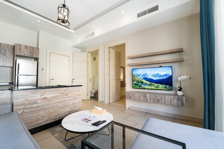 Eze 1br Ground Floor Apartment With Balcony - Jordan