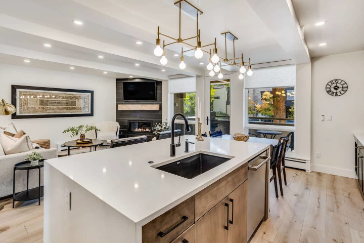 Stunning Aspen Core 2b, Ac, Views, Patio, Hottub! - Aspen, CO