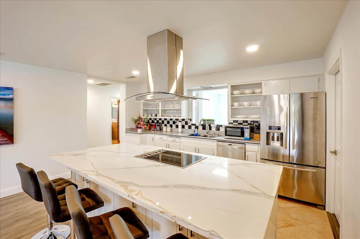Cheerful 5-bedroom Home Near Concord Pavilion. - Concord, CA