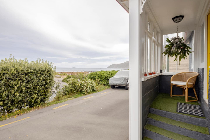 South Coast Charm - Amazing Views - New Zealand