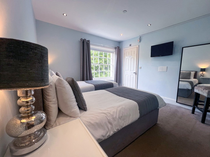 Joy 6 - King/twin Double, Ensuite - Hove