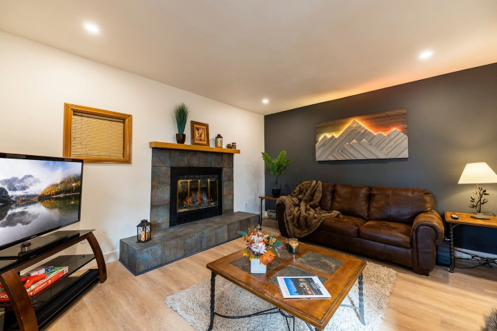 * Rustic Retreat In Town * Pool & Hot Tub * - Durango, CO