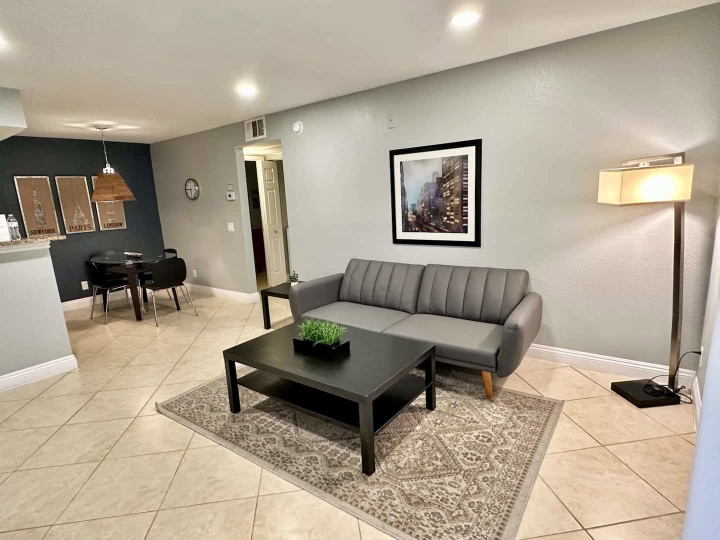 Lux 2br/2ba Condo Near Strip W/pool, Gym, Balcony - Henderson, NV
