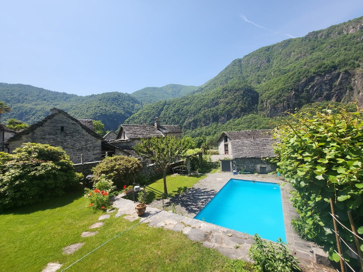 Appartement Avec Piscine Et Jardin Avegno - Suisse