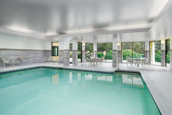Near Boston Regional Airport + Free Shuttle - Manchester, NH