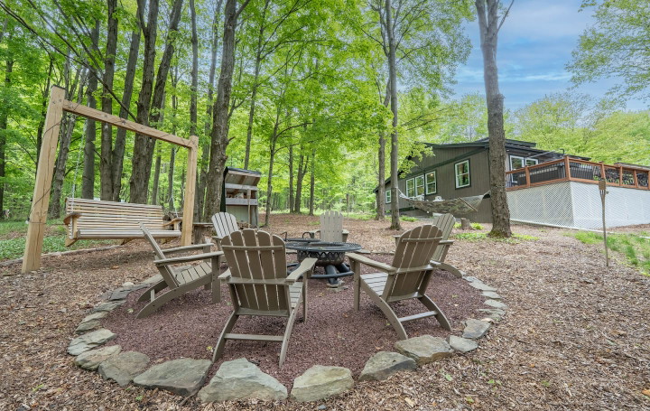 The Cozy Cabin | 2br/1ba + Hot Tub/ev Charger - Montrose, PA