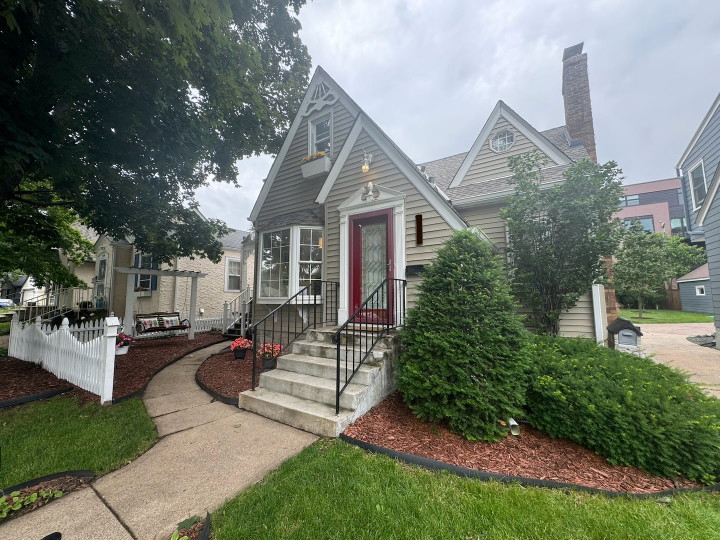 Spacious 2br-50th & France| Walk To Shops & Dining - Minneapolis, MN