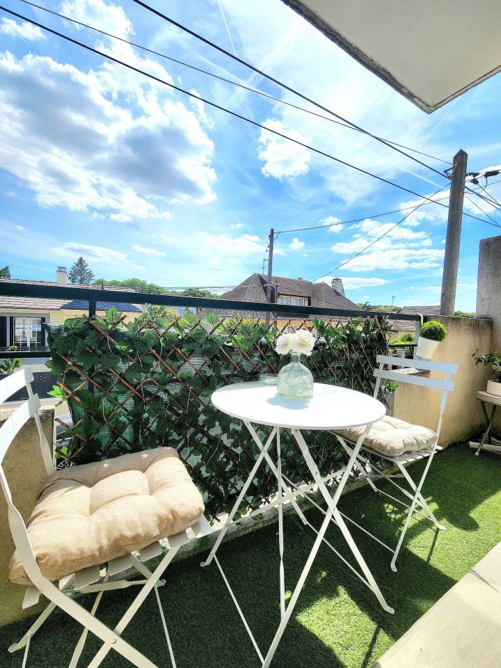 Studio Entier Avec Balcon
Centre Ville Zone Calme - Tremblay-en-France